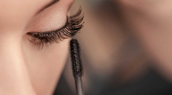 Eyelash Extensions vs Mascara: Which is Better for You? - Method Lash