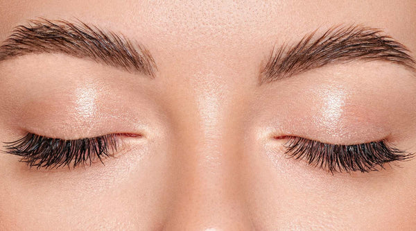 Fake Eyelashes vs. Eyelash Extensions: Pros, Cons, and Key Differences ...